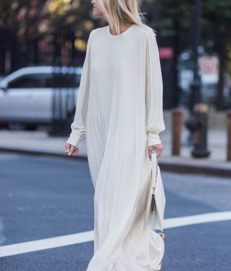 WHAT IS A MUUMUU DRESS? - DEFINITION OF A MUUMUU DRESS – MOMO WHOLESALE